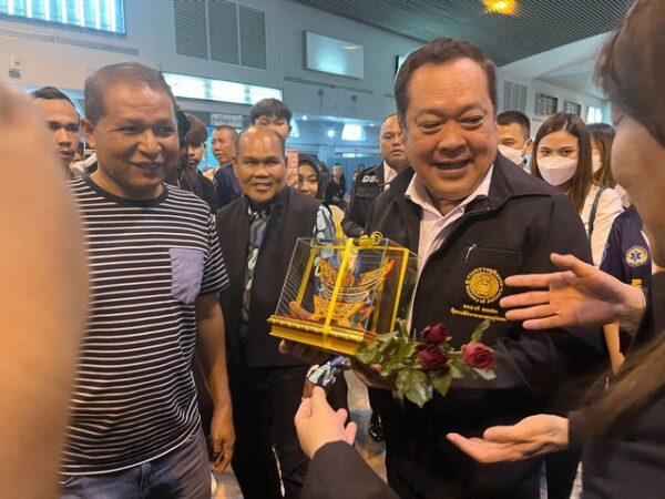 นราธิวาส-ชาวนราธิวาส 300 คน ต้อนรับคณะ รมว.ยุติธรรมในโอกาส เยือน นราธวาสครั้งแรกหลังรับตำแหน่ง ...